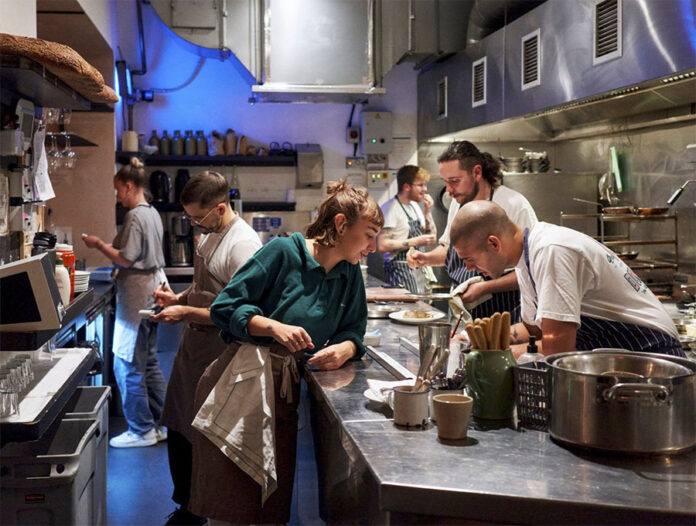 7 Consejos para Organizar la Cocina de tu Restaurante de Forma Eficiente.